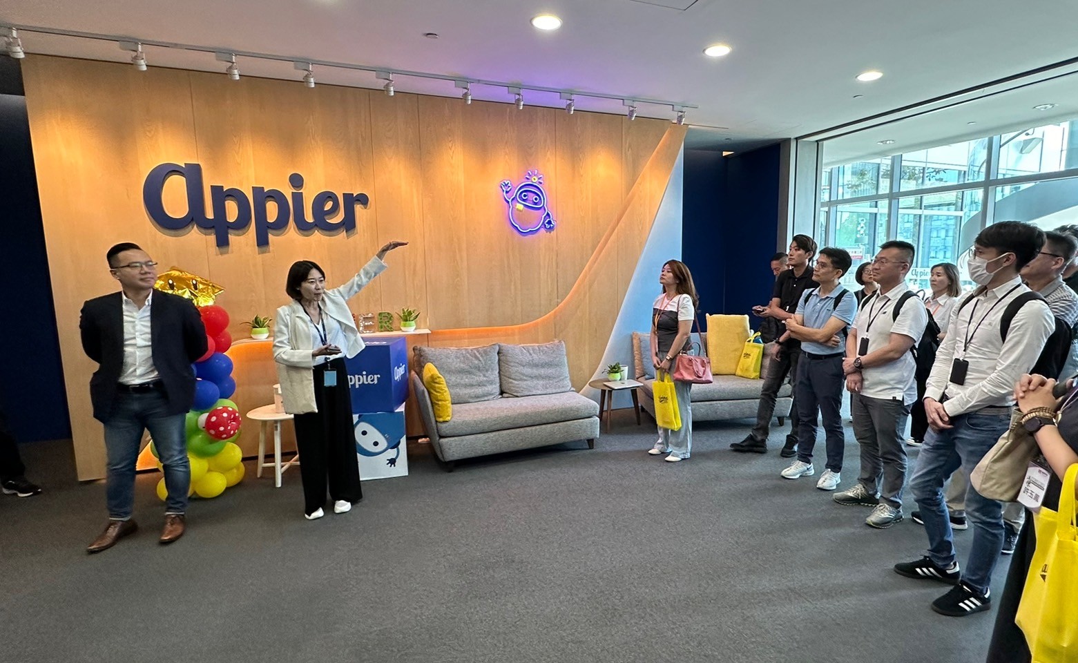 將帥班參訪紡織資優生莎美娜與AI獨角獸Appier